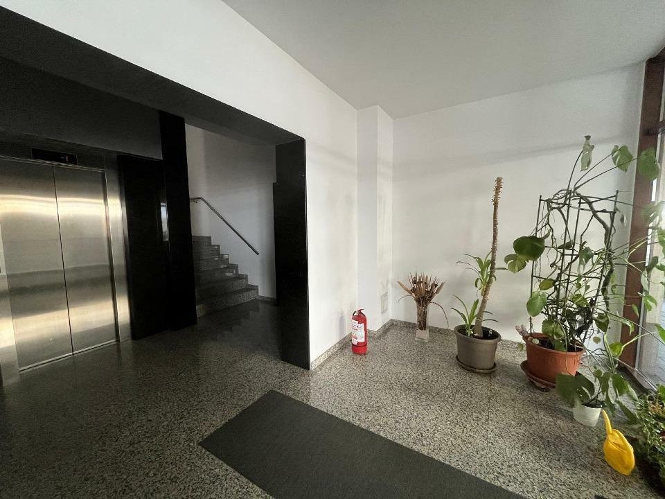 Apartament imens cu 4 camere in Mosilor - REA Imobiliare